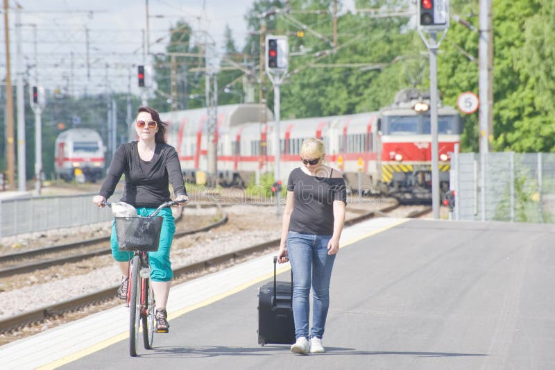Arrival of passenger train editorial photo. Image of arrival - 20158631
