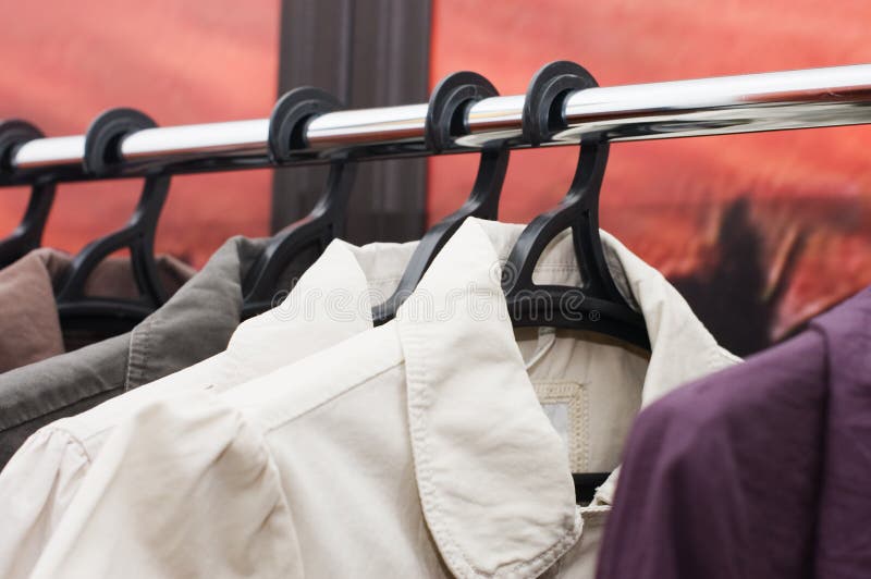 Arropa Venta En Un Supermercado Imagen de archivo - Imagen de estante ...