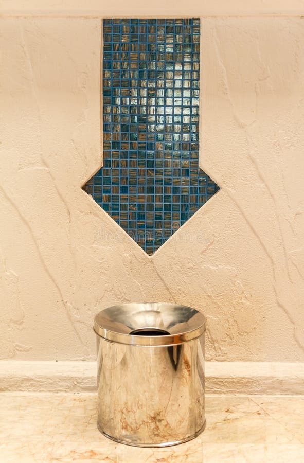 Arrow sign to trash can stock photo. Image of junk, recycle - 63067966