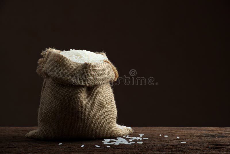 Arroz En Saco De La Arpillera Imagen de archivo - Imagen de alimento ...