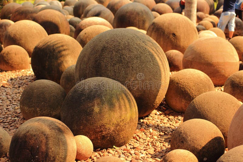 Art circle rock in garden stock image. Image of light - 65124201