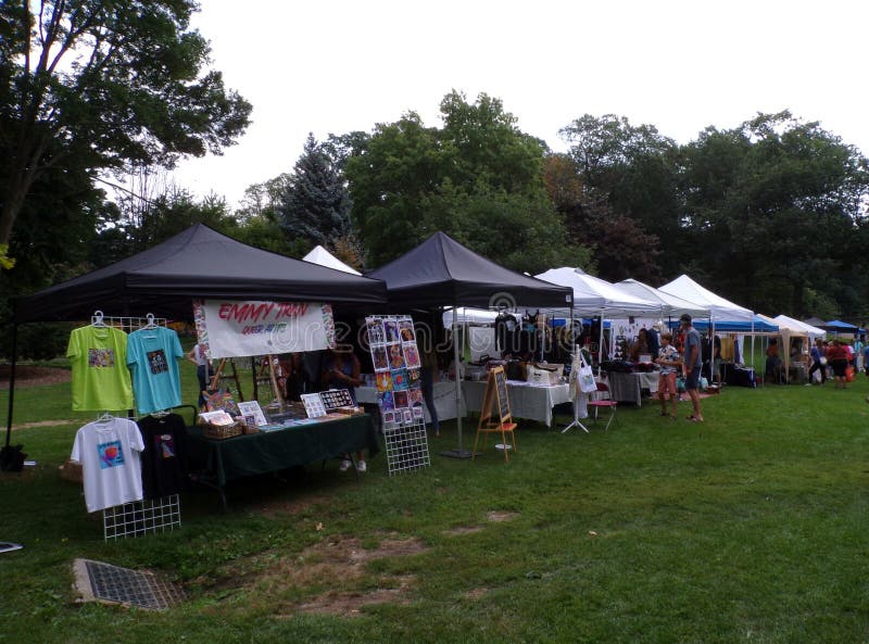 Art and Craft Market editorial image. Image of lawn - 256490230