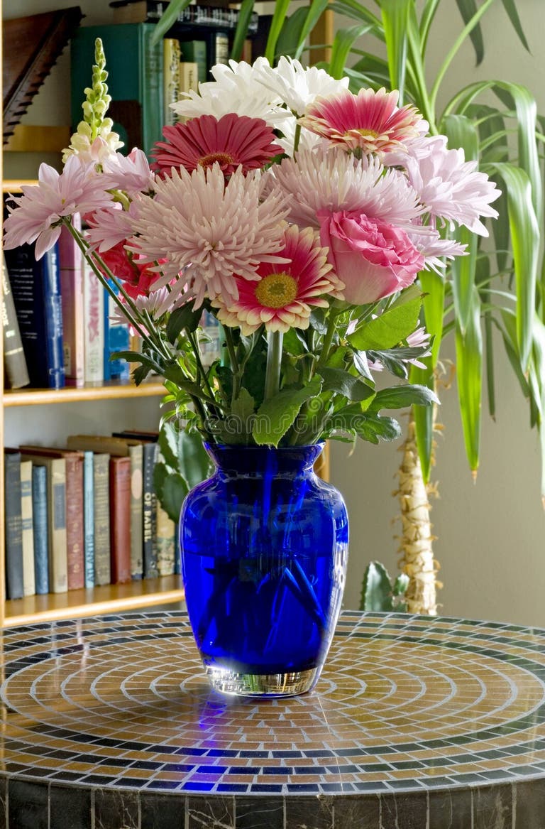 2,545 Spring Bouquet Line Art Stock Photos - Free & Royalty-Free Stock ...