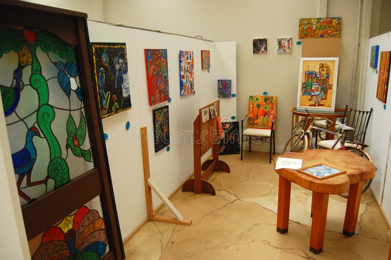 Art gallery interior editorial stock image. Image of zealand - 38416684