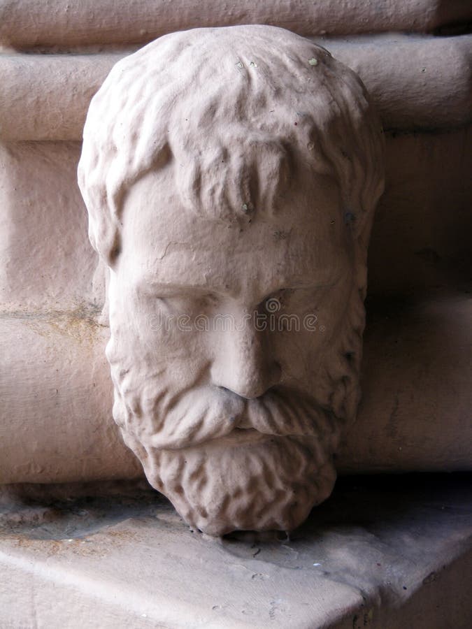 Art Statues-Early Roman Face Sculpture En La Entrada Del Edificio ...