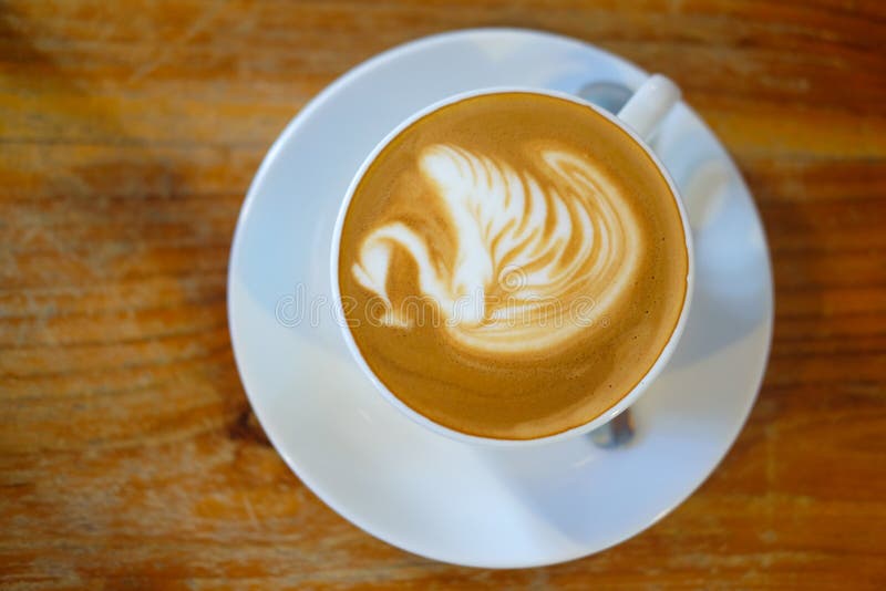 Arte Caliente Del Latte En Forma Del Cisne Foto de archivo - Imagen de ...