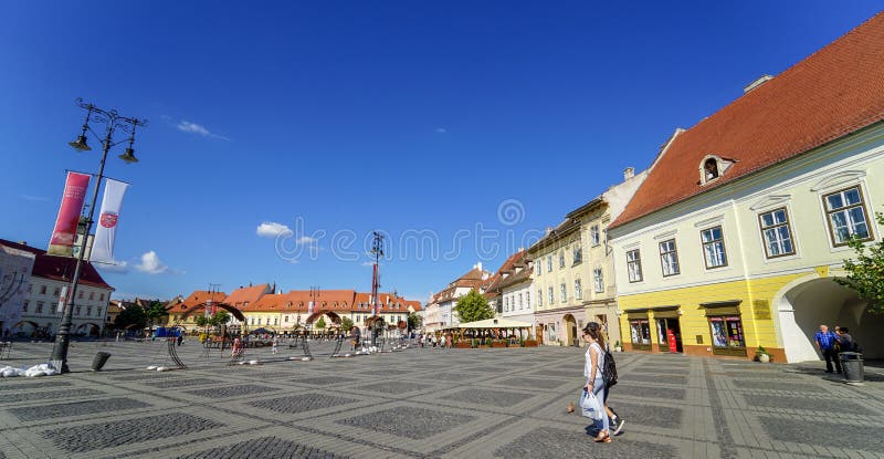 Arte Moderno En Piata Mare En Sibiu Fotografía editorial - Imagen de ...
