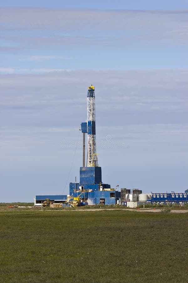 Natural Gas Drilling Worksite Stock Image - Image of vertical ...