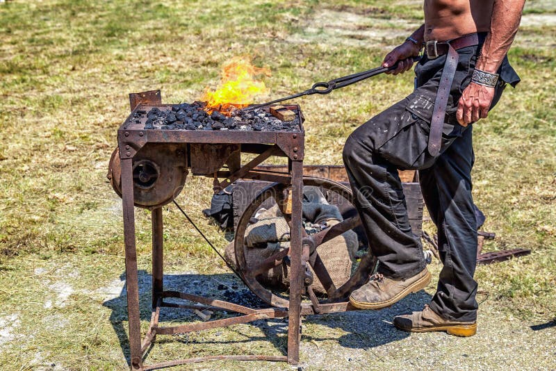 Forge de forgeron. image stock. Image du médiéval, chaud - 32211785
