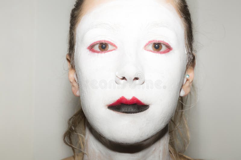 Artist Preparing for Performance Stock Photo - Image of white, geisha ...