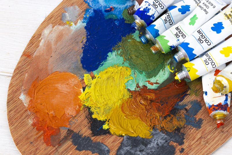 Artisti, Tubi Di Pittura Ad Olio, Aperti E Utilizzati Su Tavolozza Di ... Artisti, Tubi Di Pittura Ad Olio, Aperti E Utilizzati Su Tavolozza Di ...
