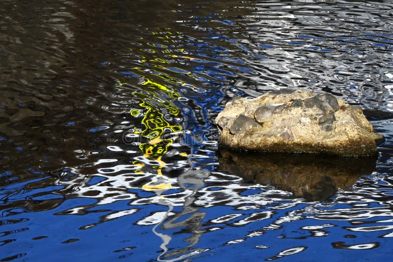 An Artistic and Beautiful Scene Drawn by the Surface of the Water ...