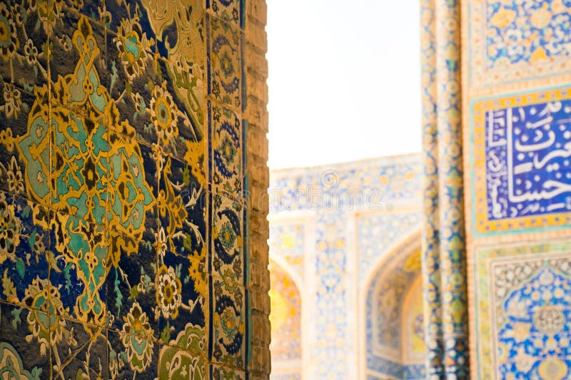 Artwork on Walls in Courtyard Friday Mosque (Jame Mosque of Isfahan ...