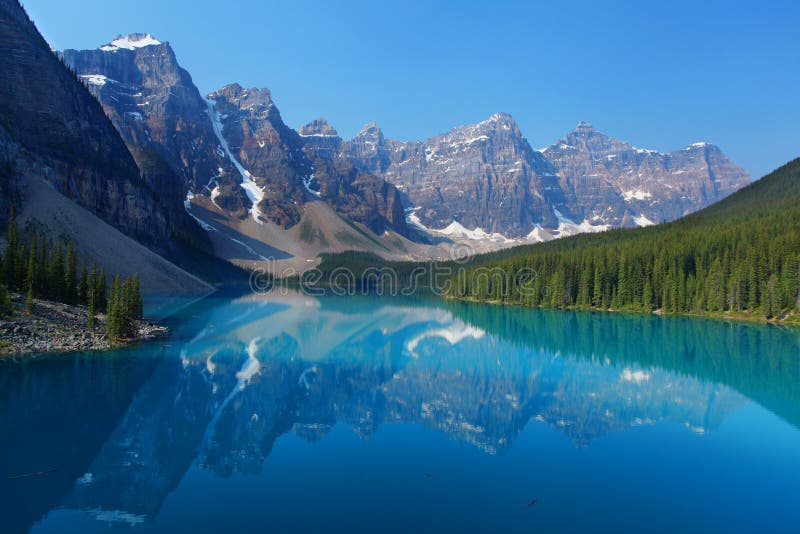 As Montanhas Rochosas Canadenses Foto de Stock - Imagem de exterior ...