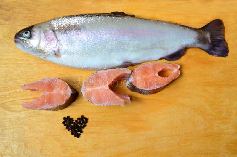 As partes de truta imagem de stock. Imagem de marisco - 69774251