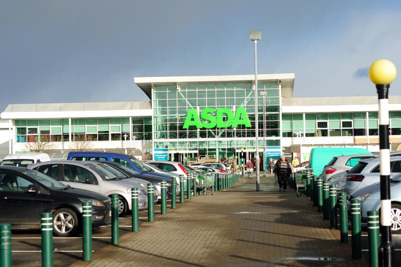 BASINGSTOKE, GROSSBRITANNIEN - 20. JULI 2016: Speichern Sie Front Des ...