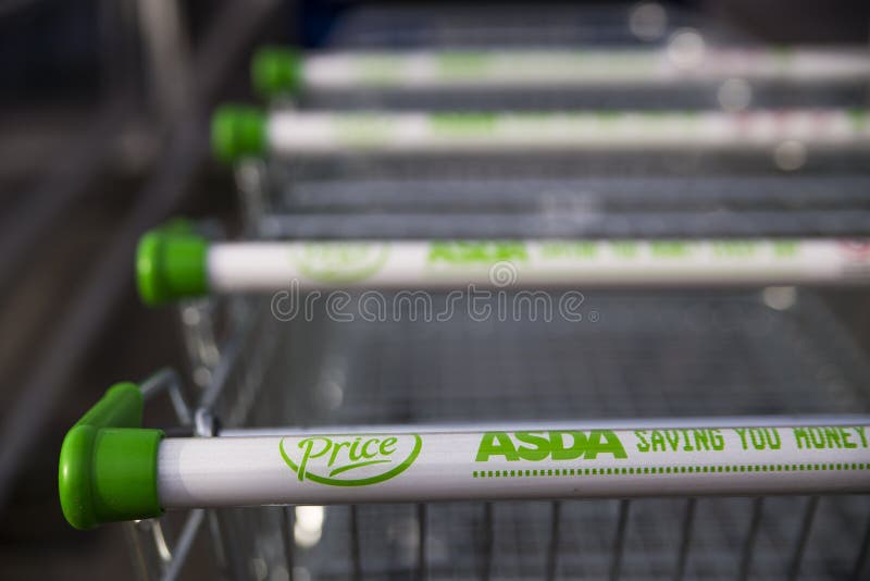 BASINGSTOKE, GROSSBRITANNIEN - 20. JULI 2016: Speichern Sie Front Des ...