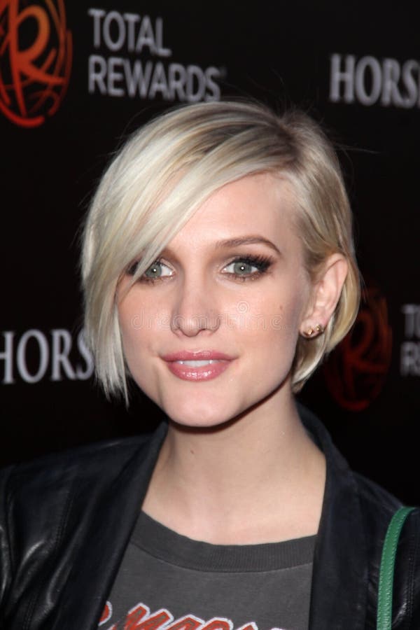 Ashlee Simpson editorial stock image. Image of total - 23750979