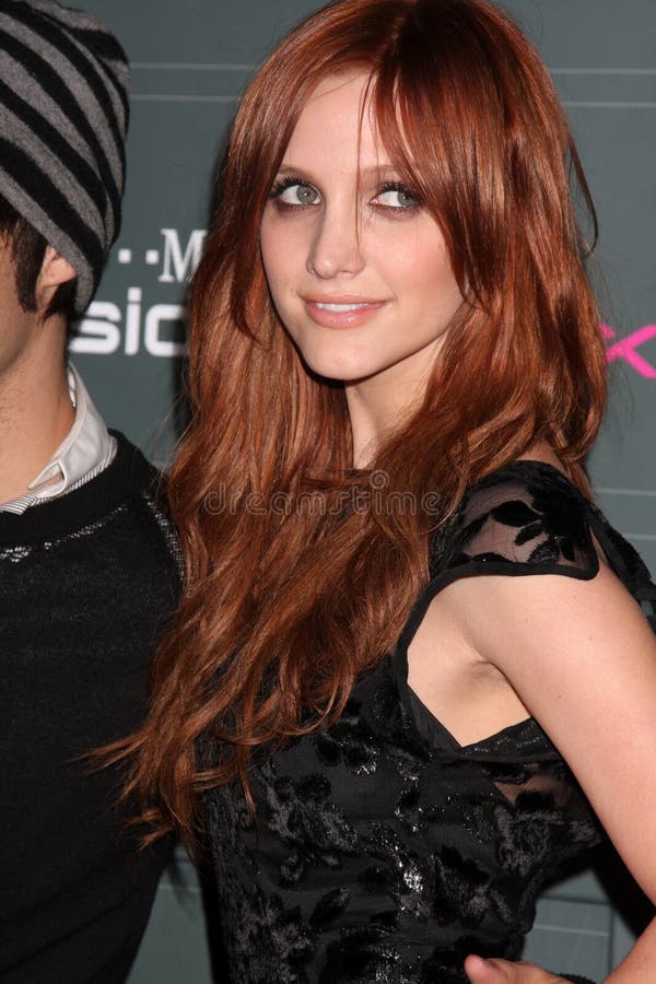 Ashlee Simpson editorial photo. Image of sidekick, arriving - 36034646