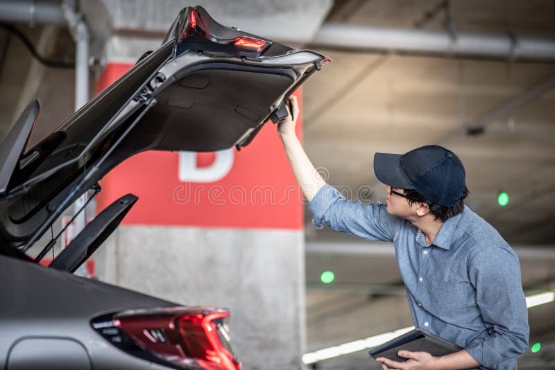 Asian Auto Mechanic Checking the Car Using Tablet Stock Photo - Image ...
