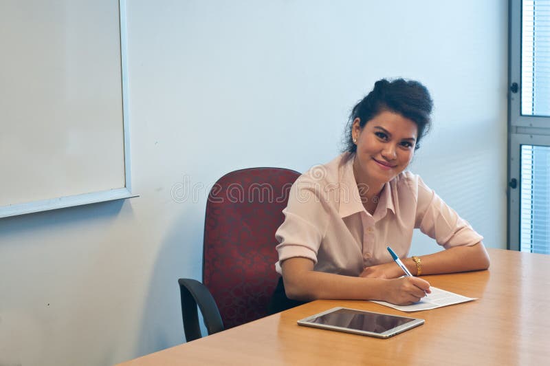 Business Woman Writing on a Paper Note Stock Image - Image of note ...