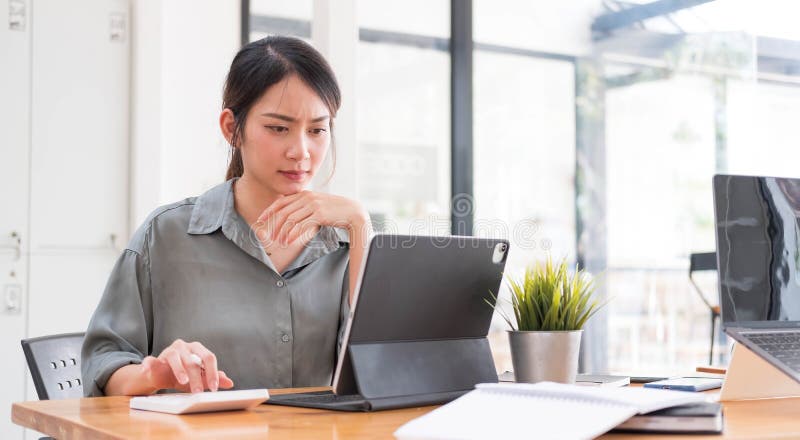 Asian Businesswoman are Serious at Work Causing Headache Stressed Out ...