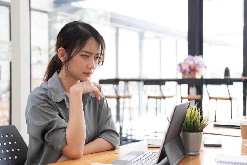 Asian Businesswoman are Serious at Work Causing Headache Stressed Out ...