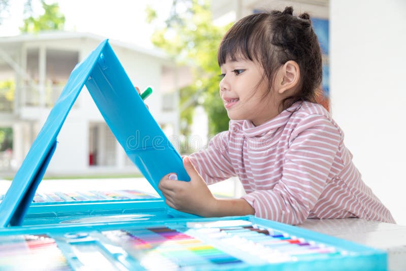 Asian Children Learn To Draw in the Classroom Stock Image - Image of ...