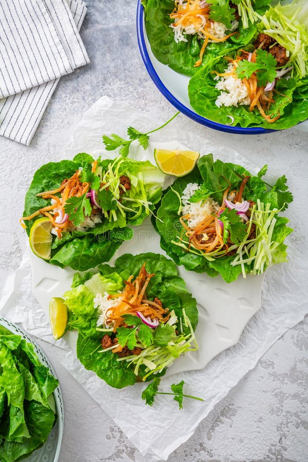 Asian Minced Meat Lettuce Wraps with Rice, Bean Sprouts and Cabbage ...