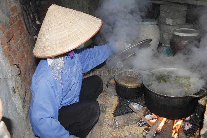 Asian Woman Boiling Rice Cake Editorial Image - Image of focus, leaf ...