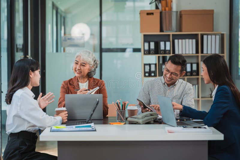 Asian Workshop Participant Team Building in Small Group Discussions ...
