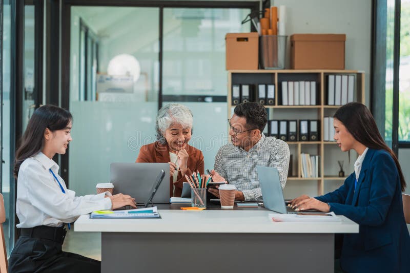Asian Workshop Participant Team Building in Small Group Discussions ...