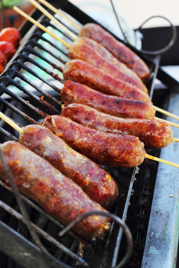 Asien-Wurst Im Markt - Rote Wurst Stockbild - Bild von nahrung ...