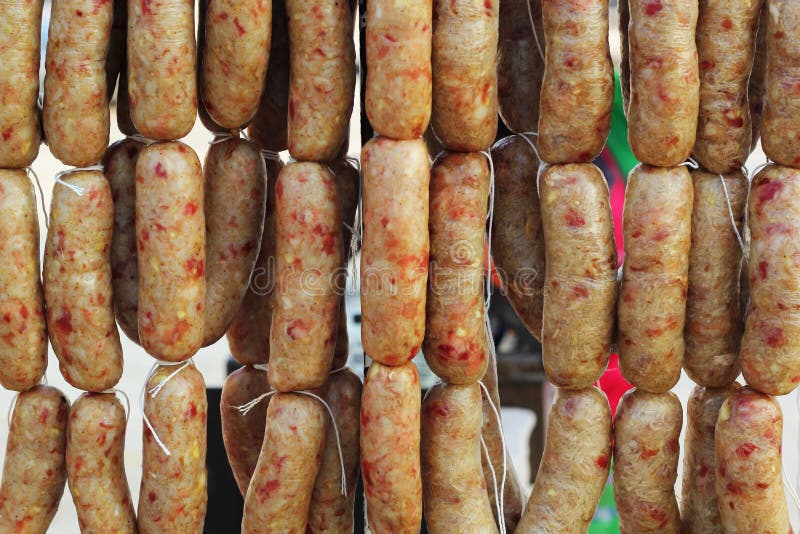 Asien-Wurst Im Markt - Rote Wurst Stockbild - Bild von nahrung ...