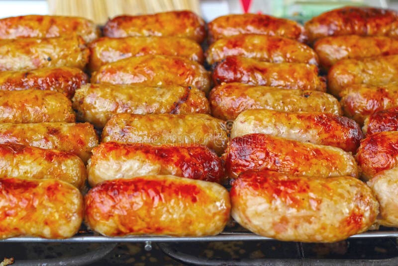 Asien-Wurst Im Markt - Rote Wurst Stockbild - Bild von nahrung ...