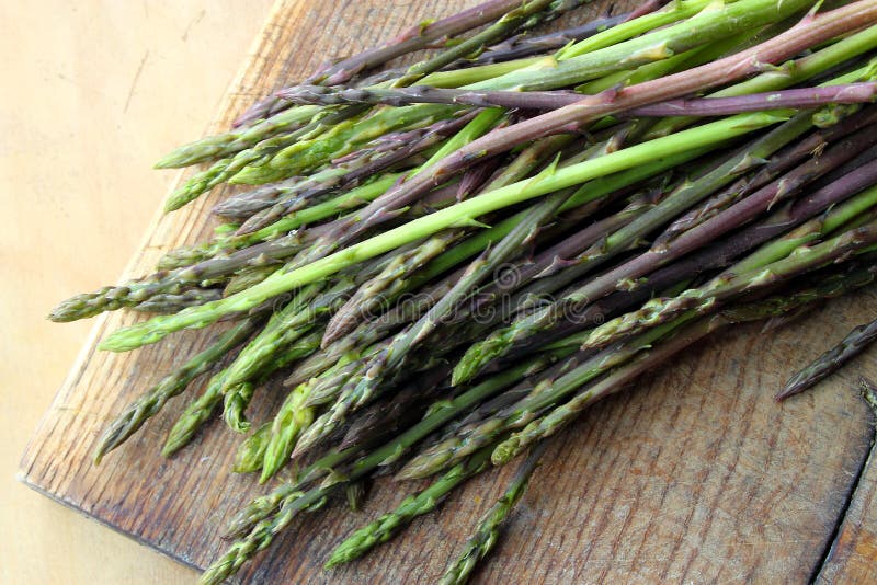 Asperge sauvage photo stock. Image du vert, légume, régime - 13968302