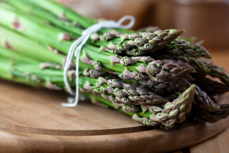 Asperge verte photo stock. Image du asperge, cuisine - 14977584