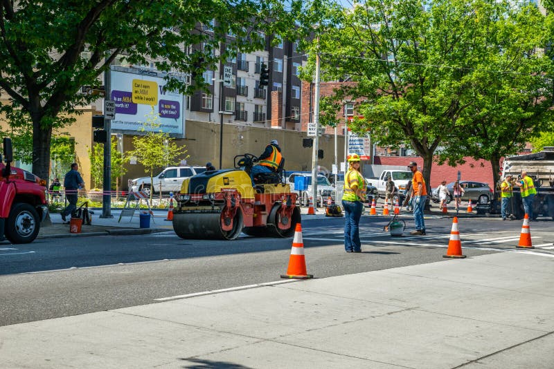 Asphalt paving crew editorial stock image. Image of pave - 41783594