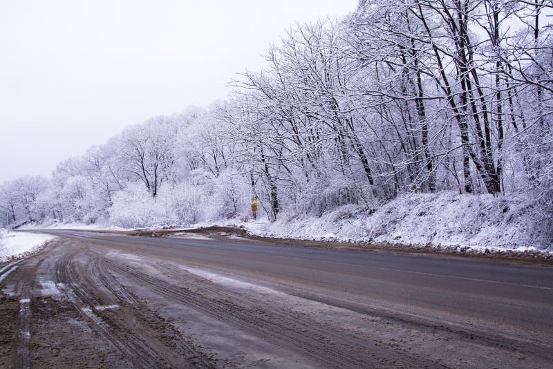 Asphalt Road Covered by Slush Foto de archivo - Imagen de camino ...