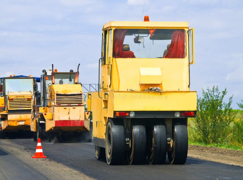 Asphalting of the road stock image. Image of paving, summer - 33286611