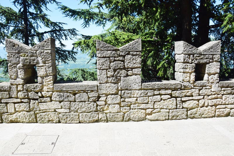 Aspillera Medieval En San Marino Imagen de archivo - Imagen de italia ...