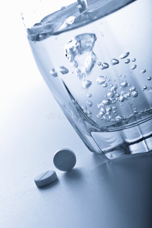 Aspirin Pills and Glass of Water Stock Photo - Image of cold, drug: 6789298