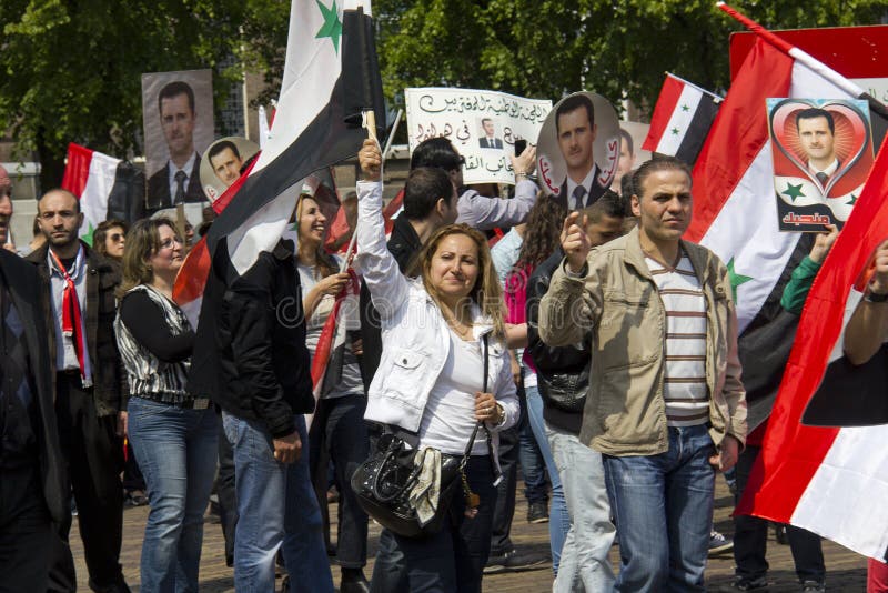 Assad samlar syrianer redaktionell foto. Bild av grupp - 24859910