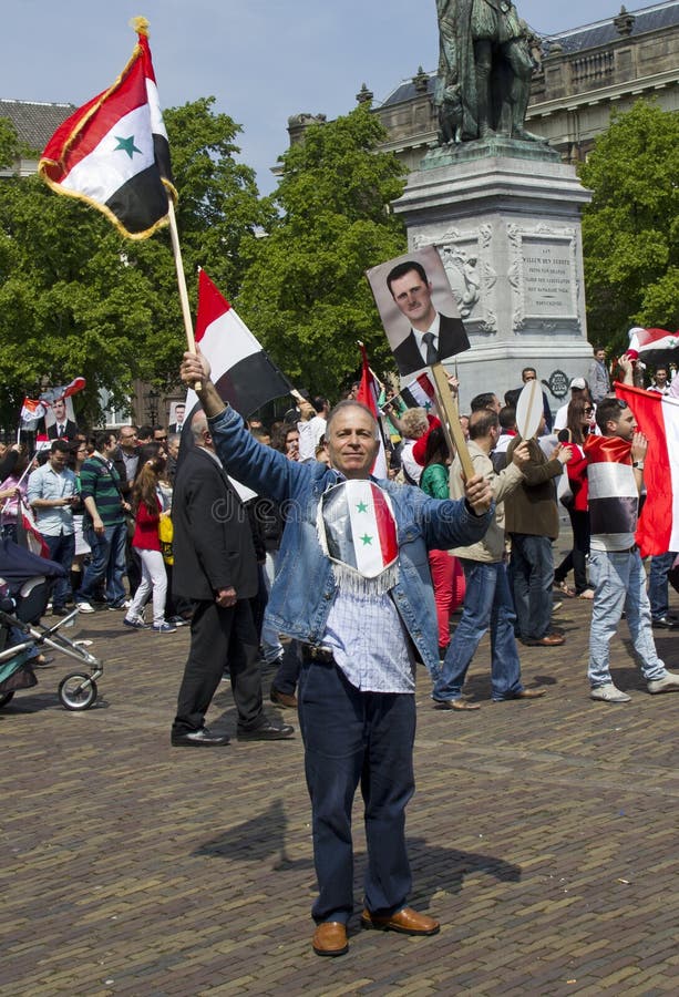 Assad samlar syrianer redaktionell foto. Bild av grupp - 24859910