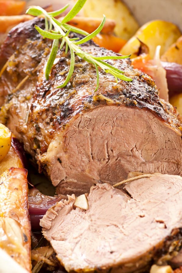 Assado de cordeiro imagem de stock. Imagem de rosmaninho - 37643739