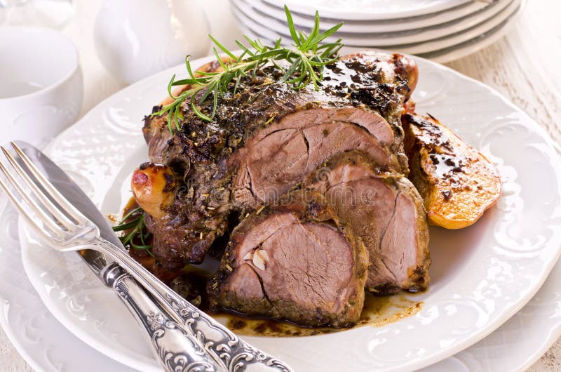 Assado de cordeiro imagem de stock. Imagem de delicadeza - 37643737