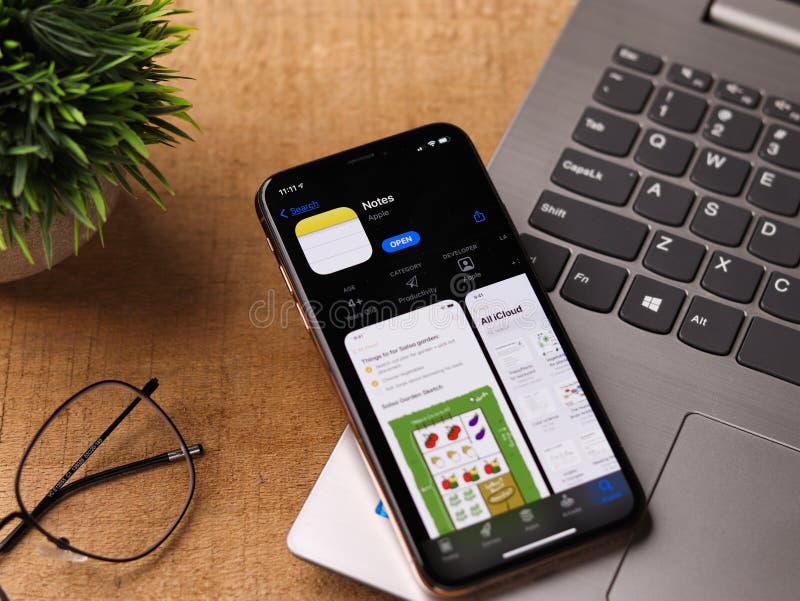 Assam, India - March 30, 2021 : Apple Notes Logo on Phone Screen Stock ...