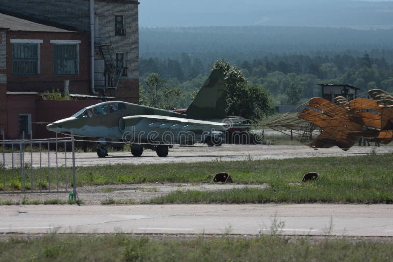 162 Parachute Lands Stock Photos - Free & Royalty-Free Stock Photos ...