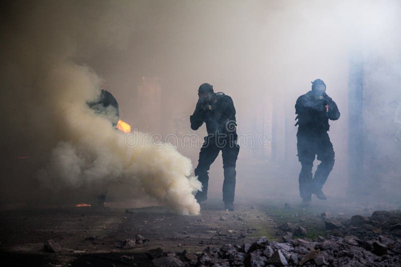Assault in the smoke stock image. Image of police, swat - 57839603