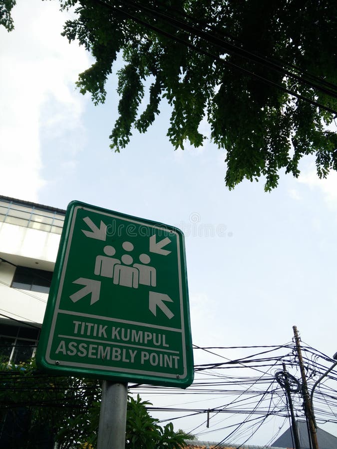 Assemblage of Tanda Titik Kumpul Stock Foto - Image of hemel, boom ...